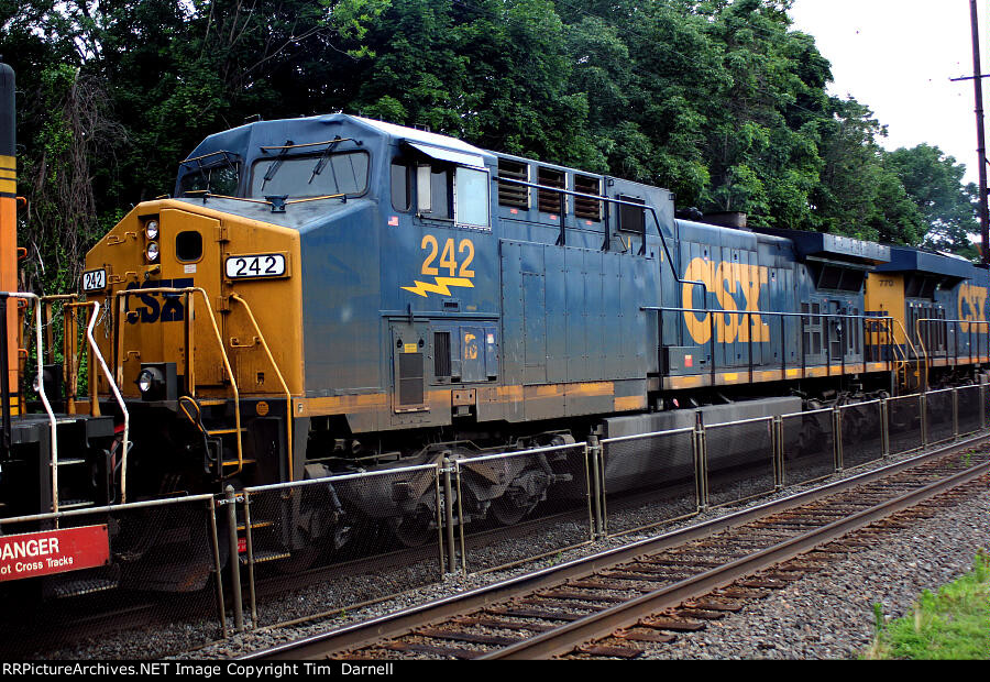 CSX 242 second on K140